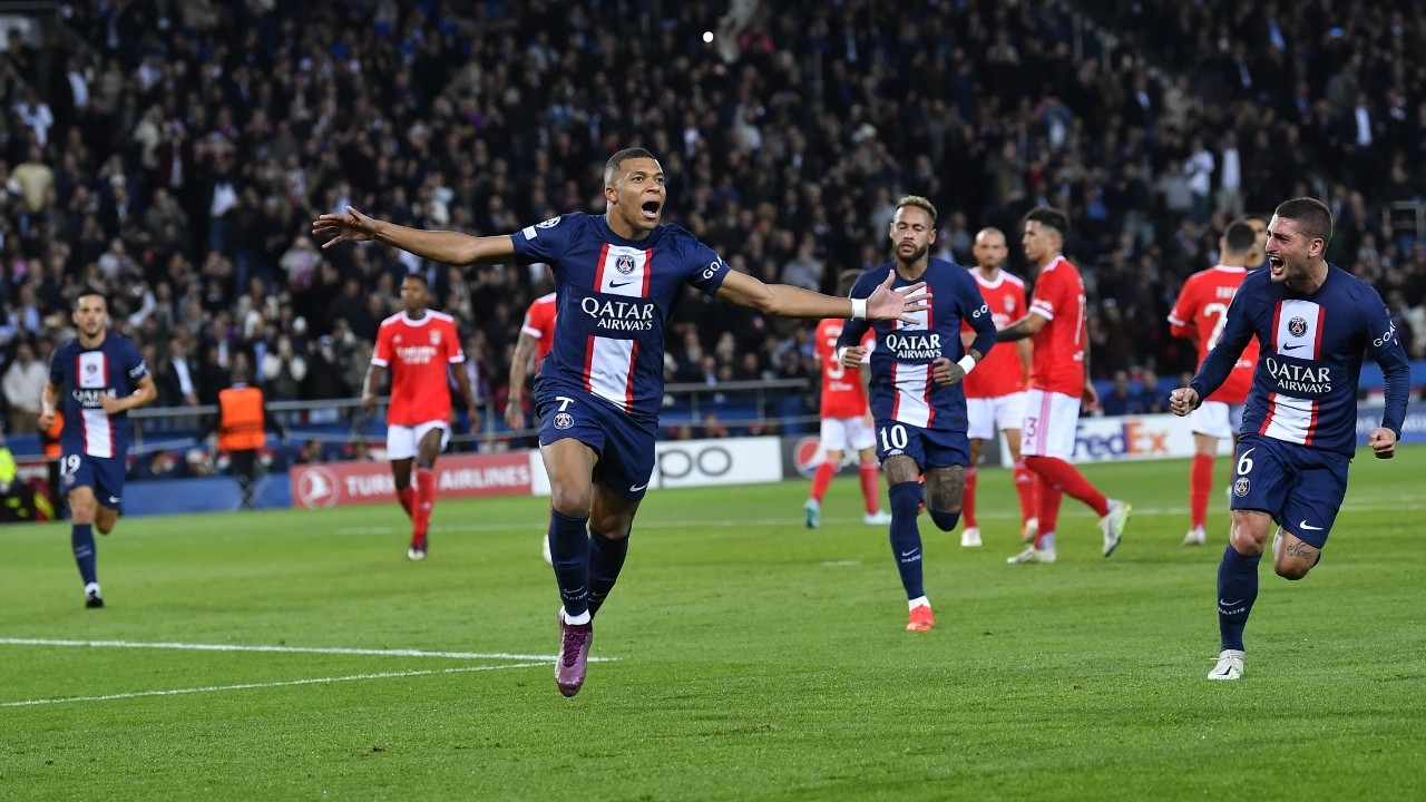 চোটের কারণে এই ম্যাচ ছিটকে গিয়েছিলেন লিওনেল মেসি (Lionel Messi ...