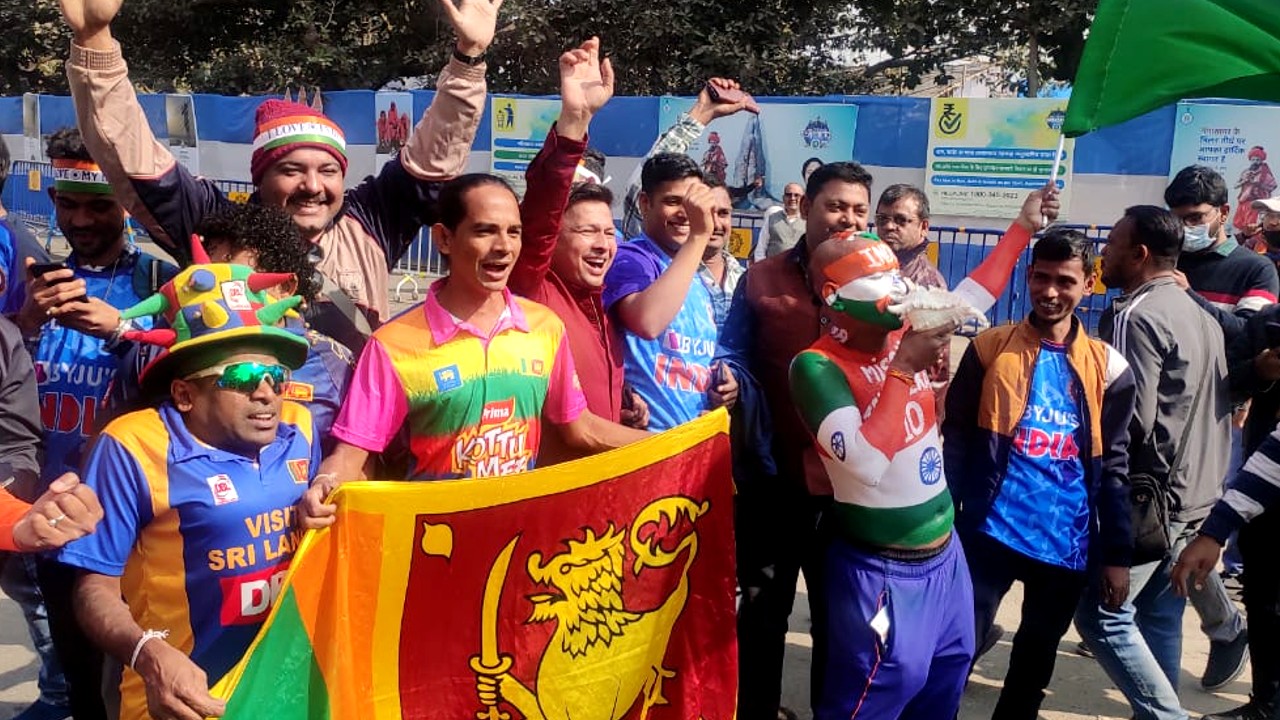 ভারত-শ্রীলঙ্কা তিন ম্যাচের ওডিআই সিরিজে ভারত এগিয়ে রয়েছে ১-০ ব্যবধানে ...